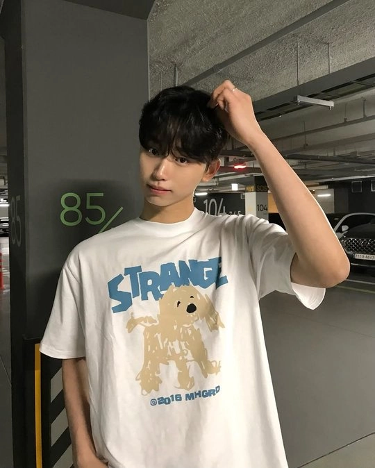 [Influencer pick] STRANGE PUPPY TEE[WHITE] | ファッション通販サイト NUGU